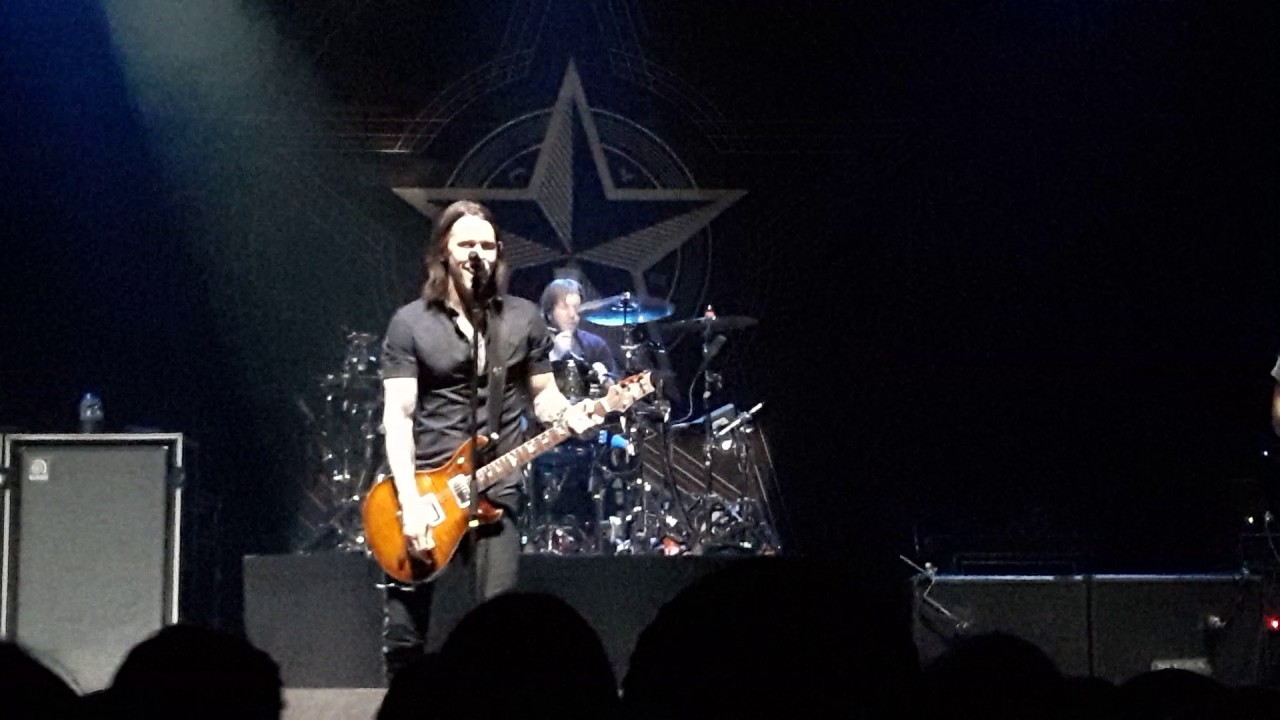 Alter Bridge - Addicted to Pain (live) - Montreal - YouTube