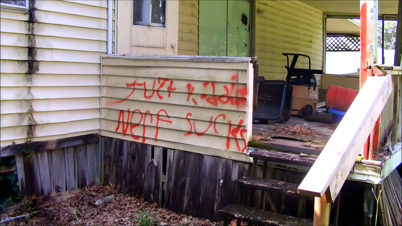Trashy condemned abandoned mobile home - YouTube