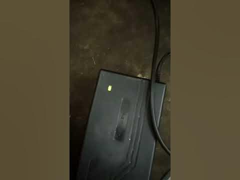 E bike charger blinking green - YouTube