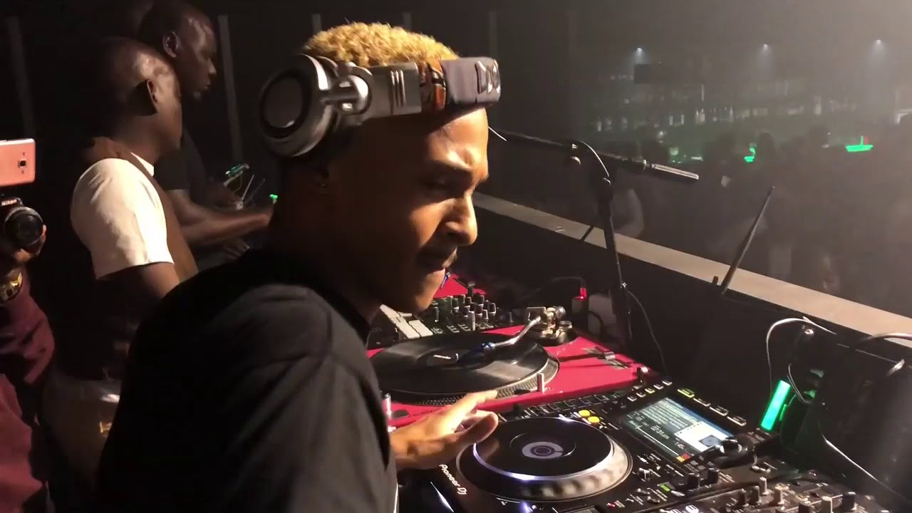 Dj Djeff Afrozila ao Vivo na Discoteca Kilamba Club - YouTube