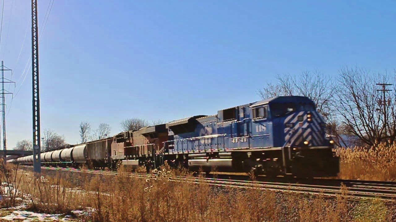 CEFX/CIT SD90MAC & BNSF ES44C4 head east on the NS Detroit District w ...