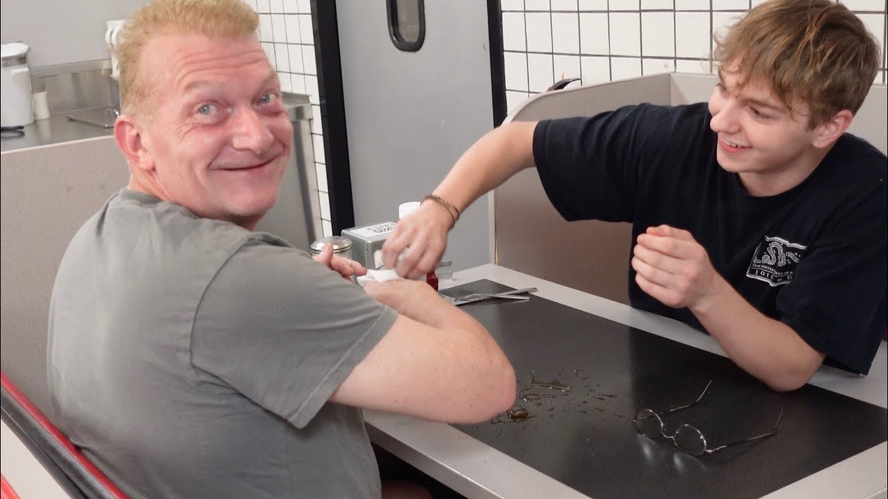 Pred Comes To Meet Underage Teen, Meets Police Instead! - YouTube