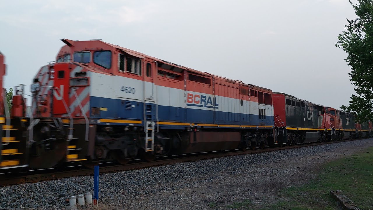 18 Engine Beast! Old CN Locomotives Off To Their Doom - YouTube