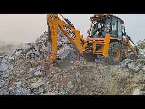 JCB se bolder jhelte huye #jcb #jcbvideo #jcb3dx #bolder #patthar # ...