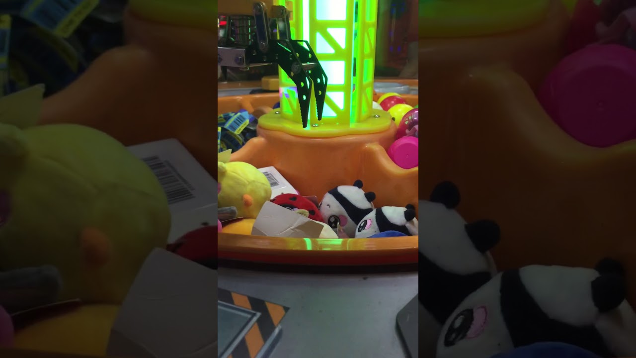 Santa Claw: Winning Squeezamals at the rotating claw machine - YouTube