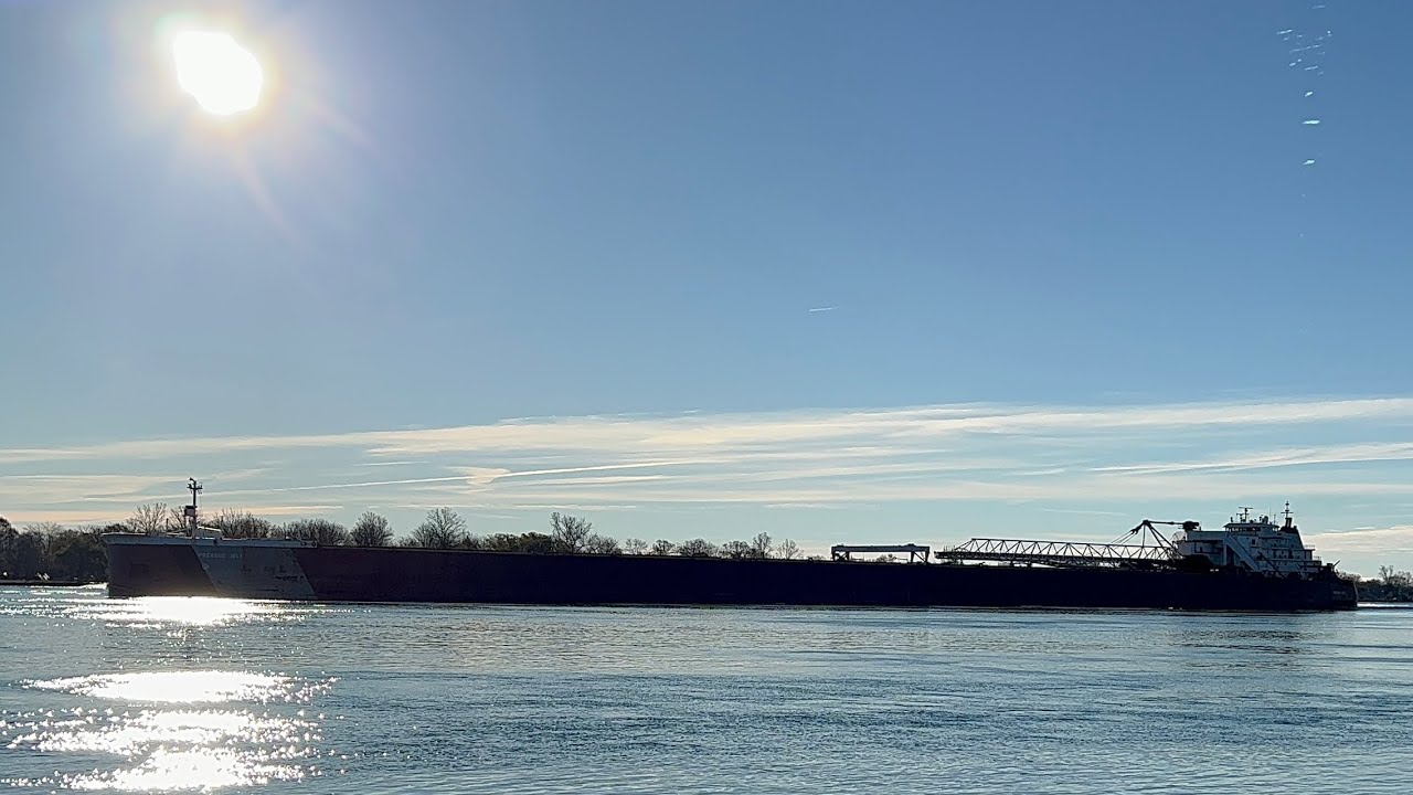 Thousand Foot Tug/Barge Presque Isle - YouTube