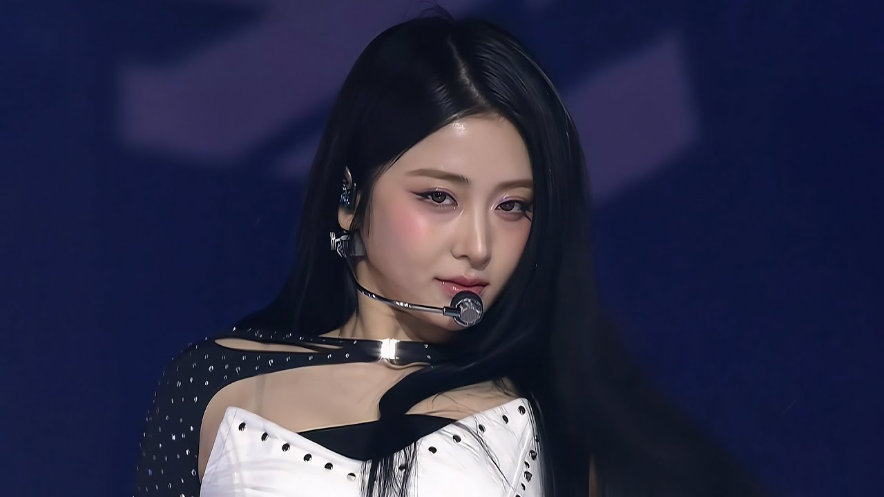 [4K AI Upscale] 241225 르세라핌(LE SSERAFIM) - INTRO + CRAZY @ SBS Plus 2024 SBS 가요대전 - YouTube