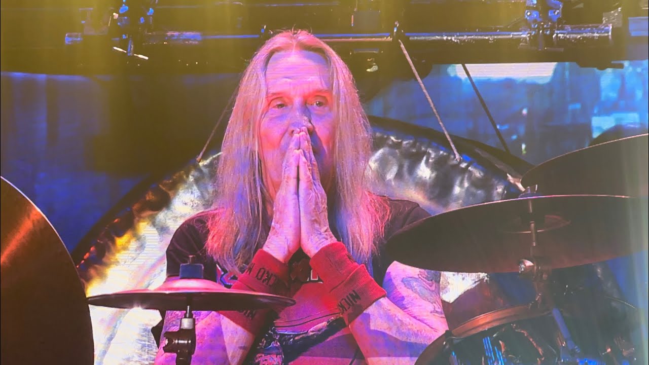 Nicko McBrain last show with Iron Maiden - Bruce Dickinson intro speech ...