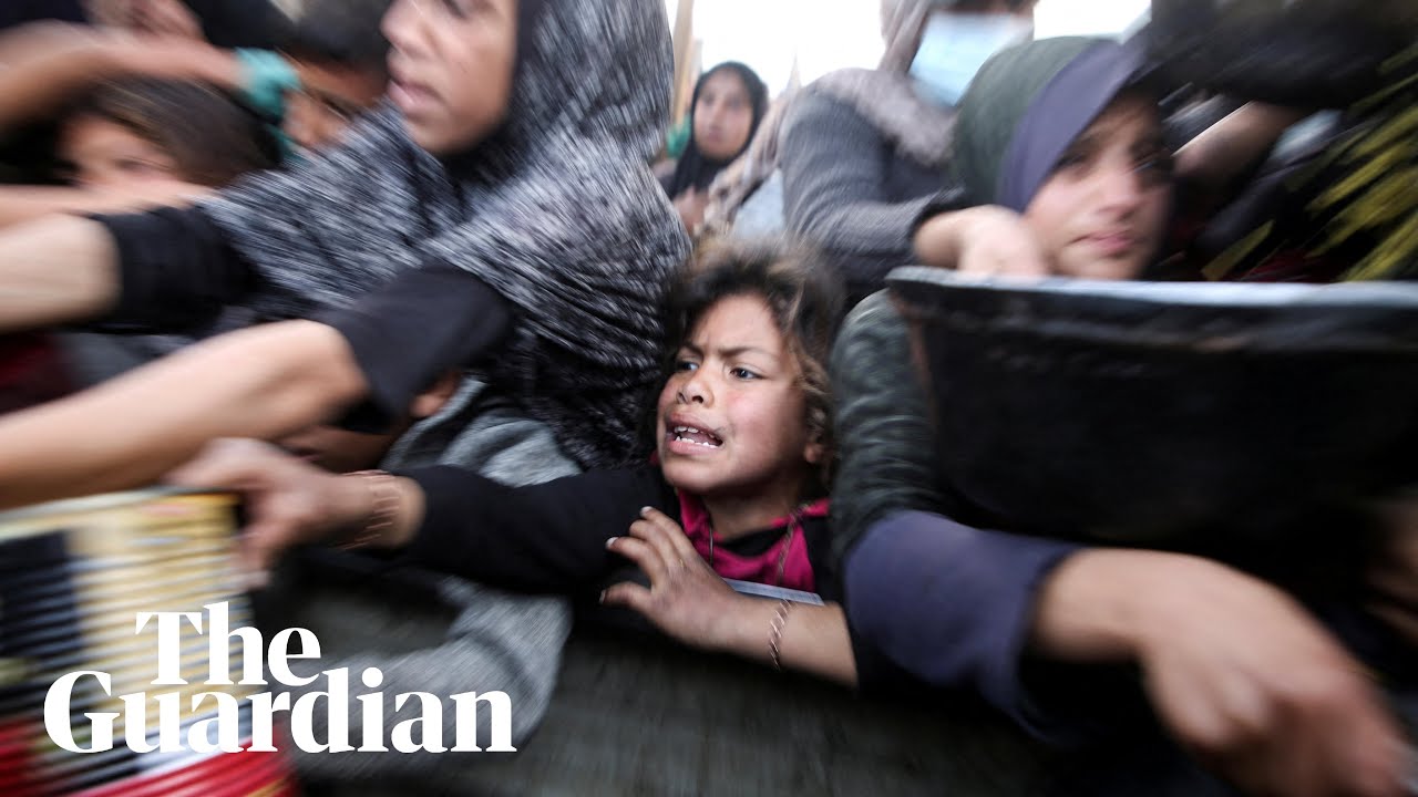 Palestinians scramble for food at soup kitchen in Khan Younis as they ...