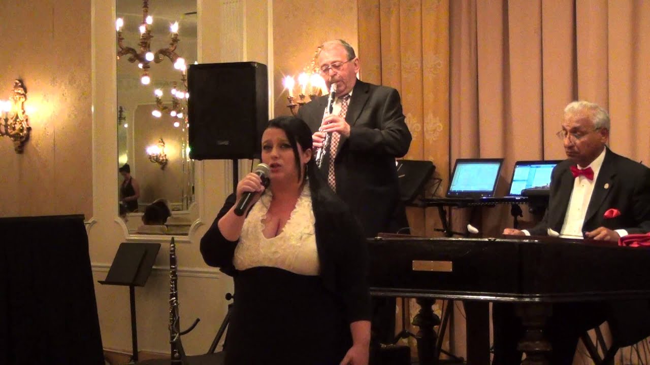 Nicoleta Roman interpretand "Seara pe deal" - YouTube