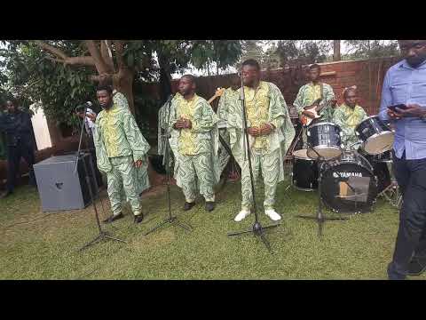 Umva noneho ndemeye umuziki uracyabaho Uzi ko Orchestre AMI DE JEUNE Baguha umuziki Udafunguye dii