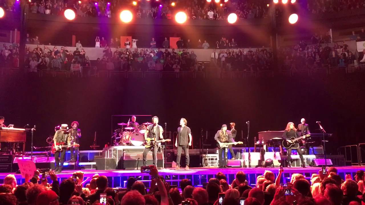 Bruce Springsteen Bobby Jean with Eddie Vedder Seattle 2016 - YouTube