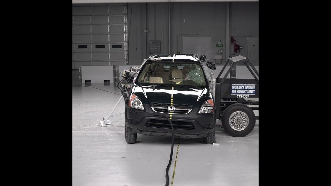 2003 Honda CR-V side IIHS crash test - YouTube