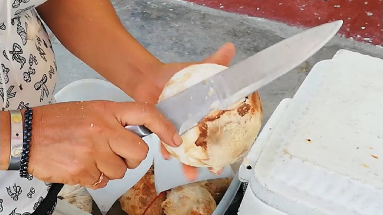 QUE TAL HABILIDAD PARA PELAR EL COCO - YouTube