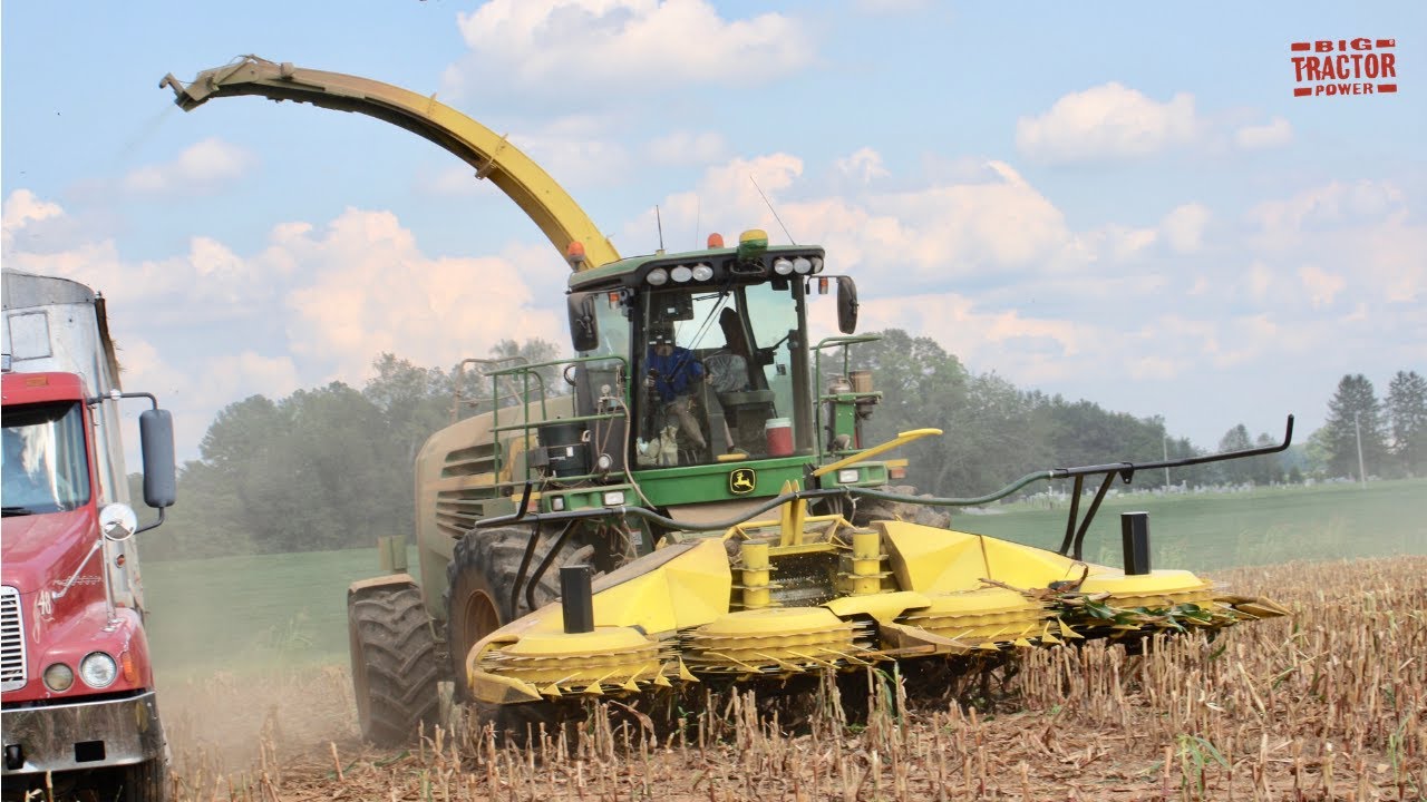 JOHN DEERE 7780 Pro-Drive Forage Harvester Chopping Corn - YouTube