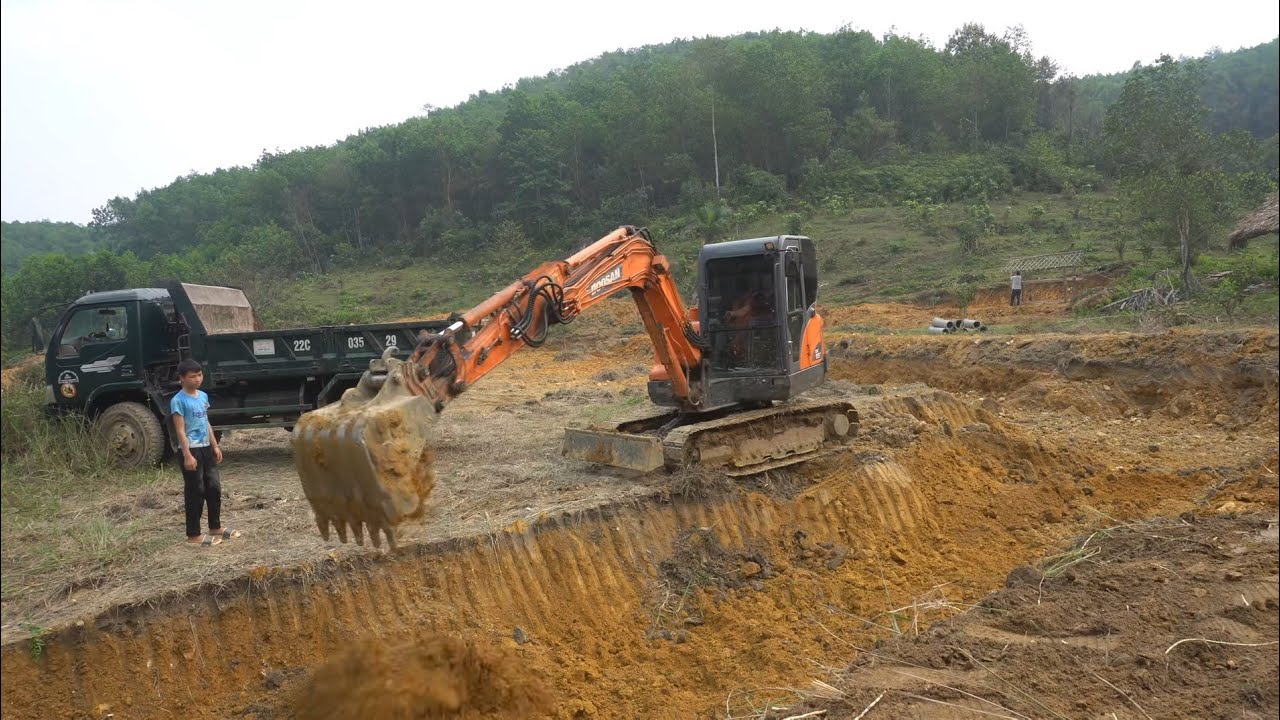 Rent an excavator digs a fish pond - Build embankments and build ...