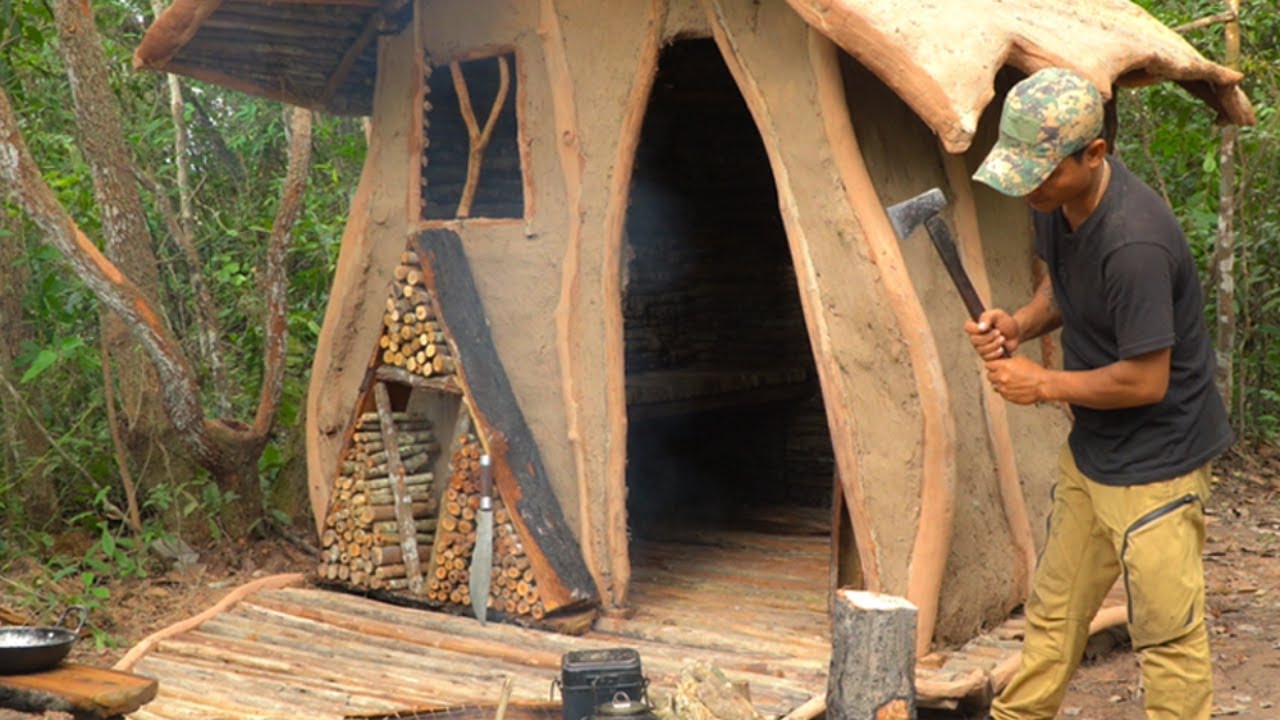 BUshcraft shelter Dugout Mud - YouTube