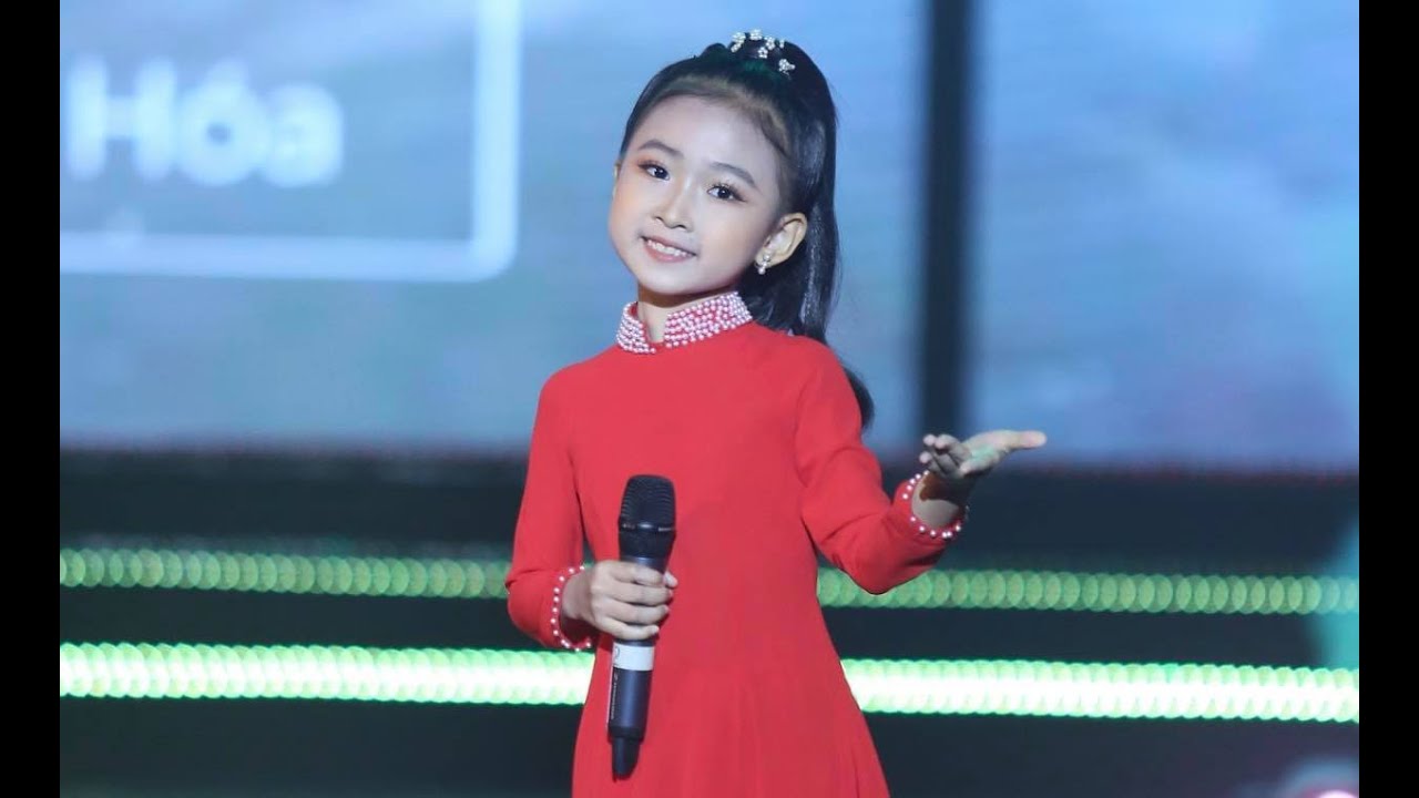 CANDY NGỌC HÀ HÁT CHO CÁC THÍ SINH ĐI ĐỒNG DIỄN ÁO DÀI TRONG ĐÊM CHUNG ...