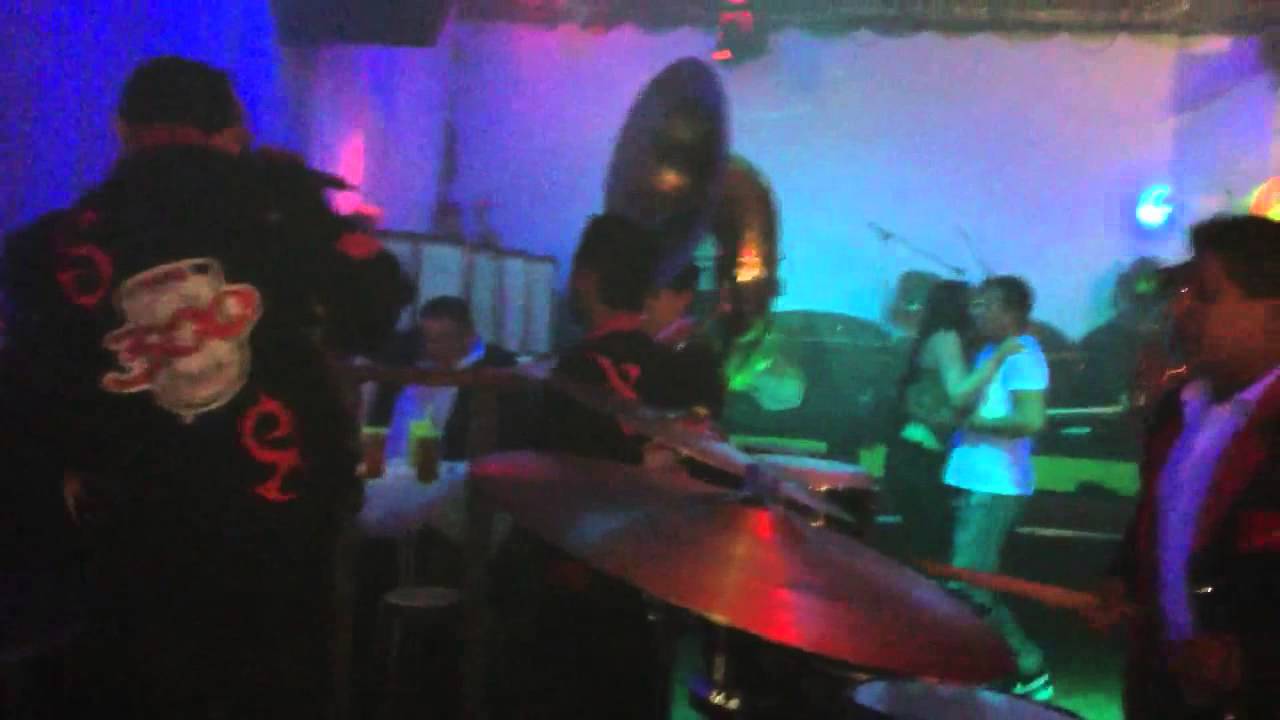Banda 300 con la novedad - YouTube