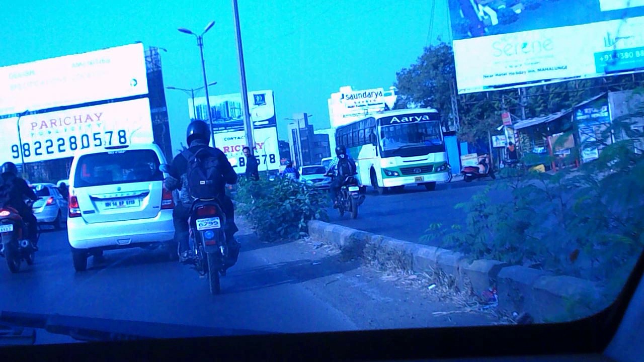 Traffic from Wakad Bridge to Hinjewadi - Rider and Traffic Controller ...