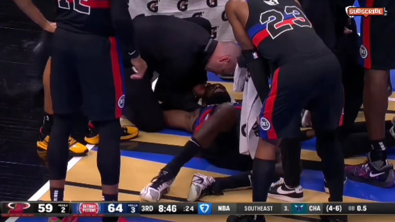 Tim Hardaway Jr. exits the floor in a wheelchair because of head injury ...