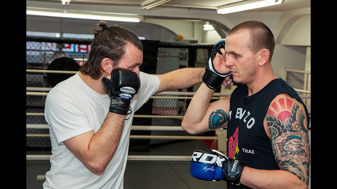 How to feint in MMA to set up hard hitting strikes with Jamie Crowder ...