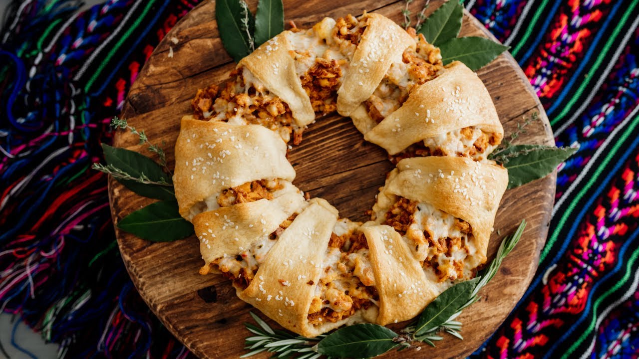 Chorizo and Egg Christmas Wreath | Muy Bueno - YouTube