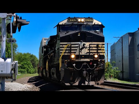 NS 27G-24 passes Byrkit Avenue at MP 431 with double mid DPUs! - YouTube