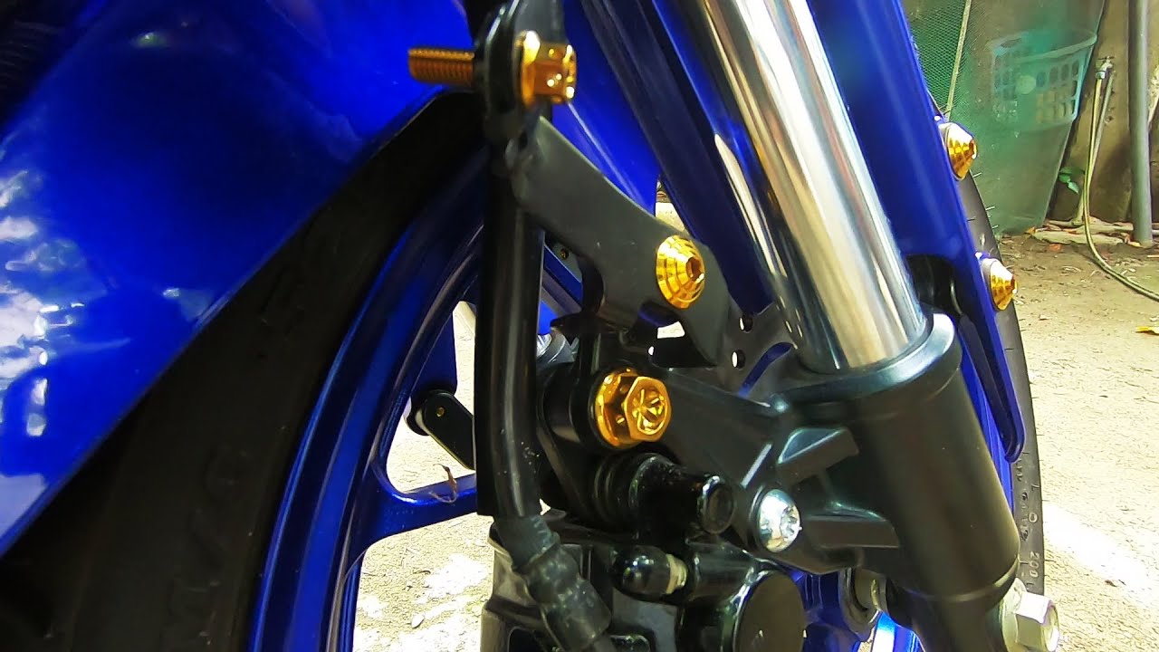 INSTALLING 45 PCS GOLD BOLTS TO YAMAHA R15 - YouTube