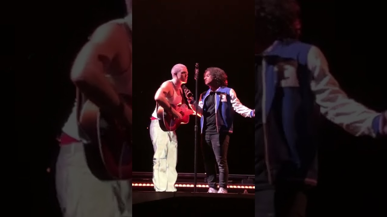 lauv brings fan on stage to duet "Canada" (live at RBC Echo Beach 08/15 ...