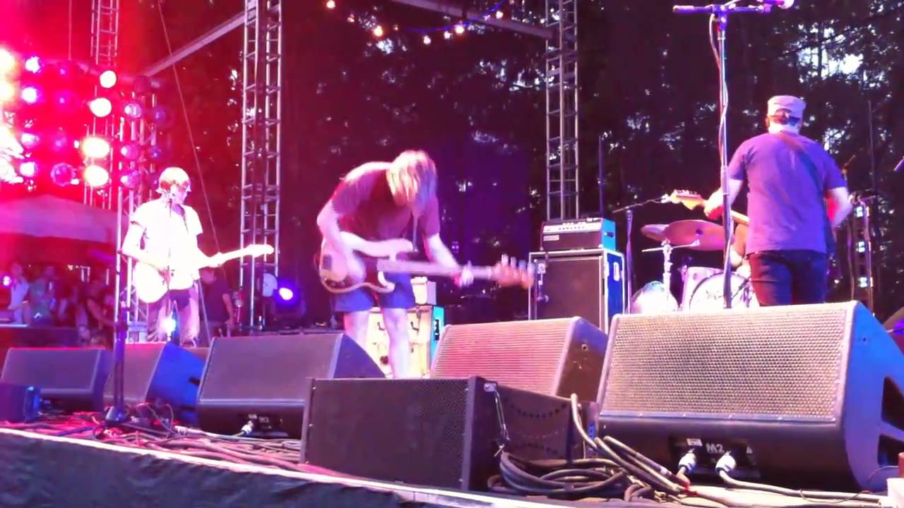 Pavement - Shoot The Singer (Live in Portland) HD - YouTube