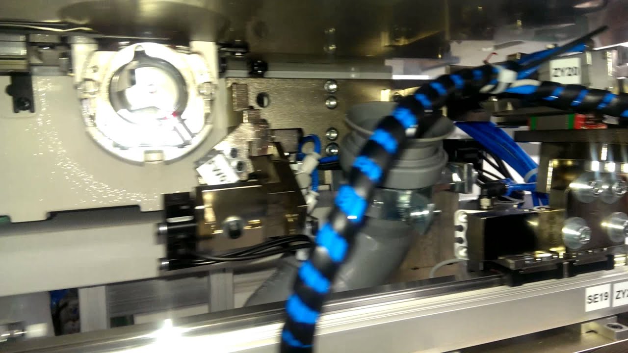 JUKI AMS EN Series-Auto Bobbin Changer - YouTube
