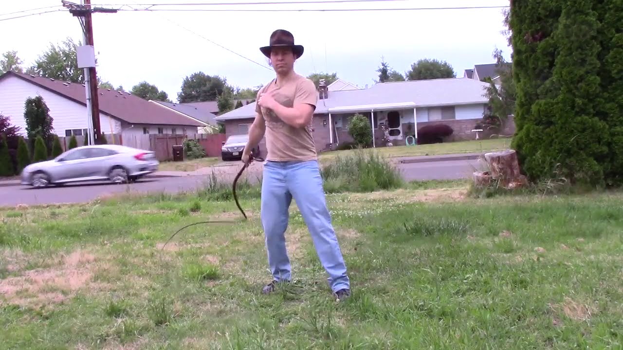 Bullwhip Tutorial Lesson 11: The Slow Figure 8 - YouTube