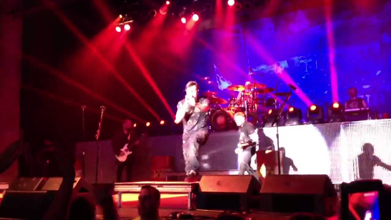 Three Days Grace - Riot Live - YouTube