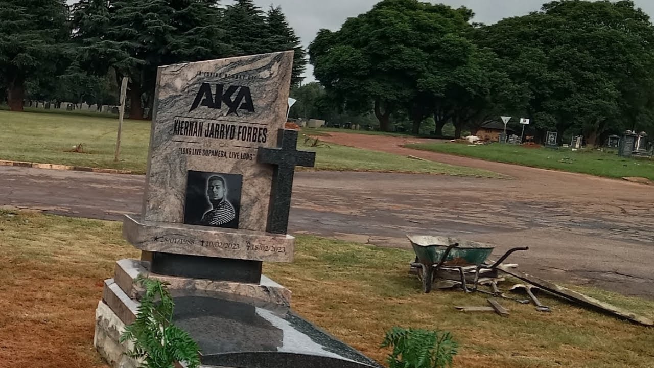 Slain rapper AKA’S TOMBSTONE MISSING from gravesite - YouTube