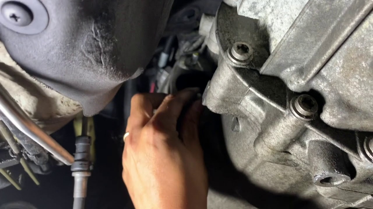 bmw z4 - clutch slave cylinder - YouTube