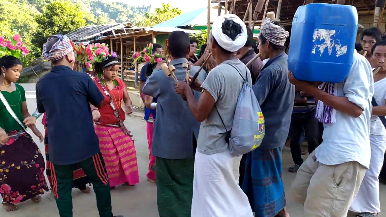 Mru women performing the Chiasotpoi dance | ম্রো আদিবাসীদের নৃত্য - YouTube