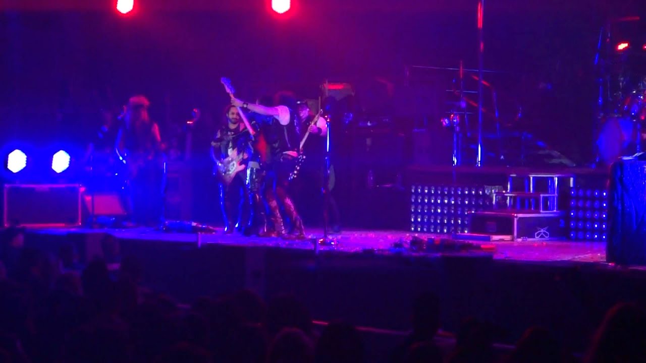 Alejandra Guzmán y Moderatto · Reyna de Corazones · Arena ITSON - YouTube