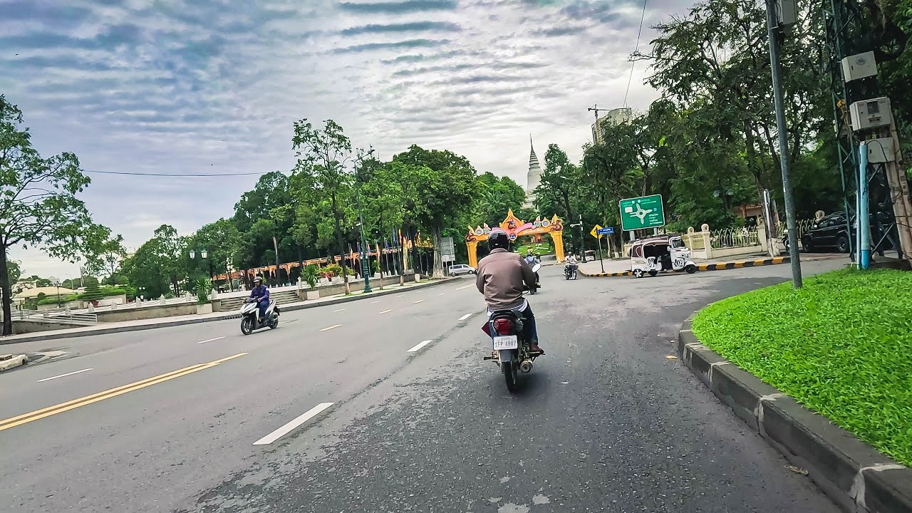 EP 121: Everyday Motorcycle Ride from Ta Khmau to Phnom Penh, Cambodia ...