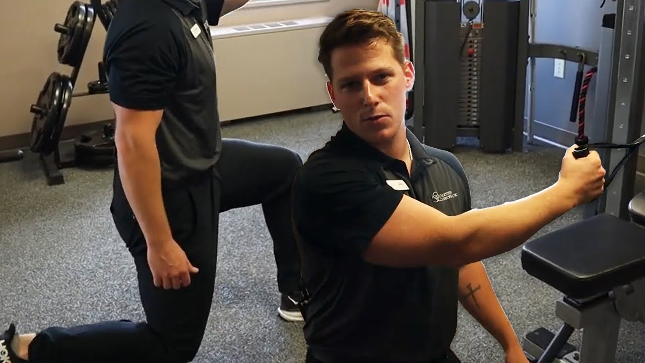 How To Do Cable Reverse Lunge to March with Row │ Exercise Tutorial ...