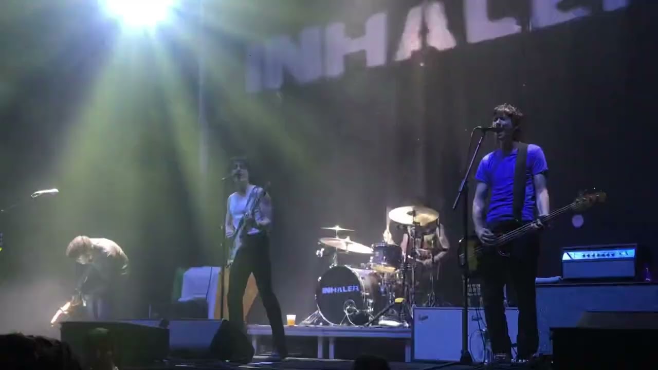 Inhaler - My Honest Face (Live, Istanbul) - YouTube