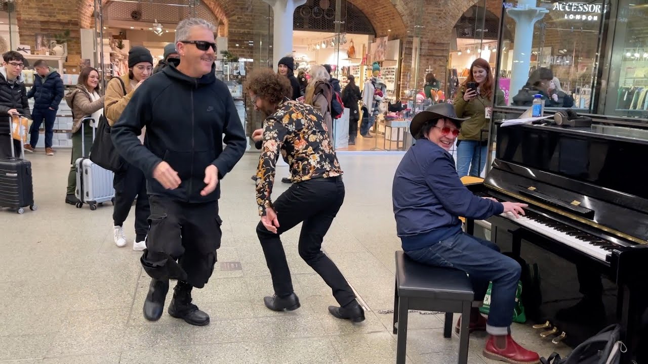 The Good Old Days at The Piano With Brendan Kavanagh - YouTube