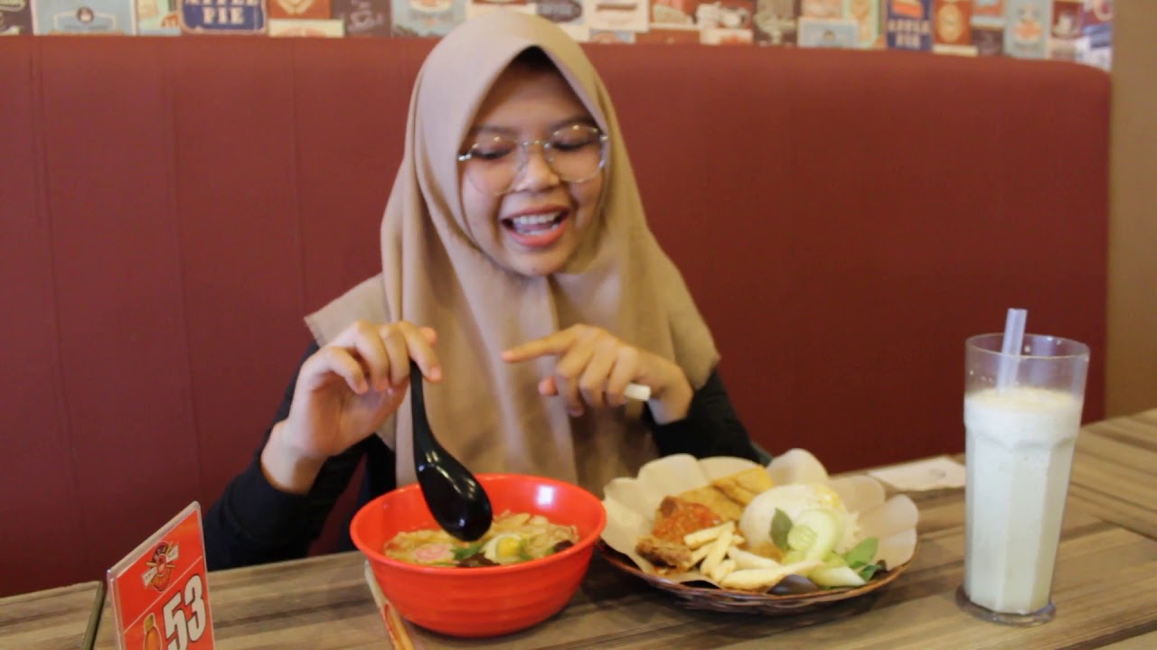 MENCOBA MAKANAN DI UDIN RAMEN, ENAK GA YA??? - YouTube