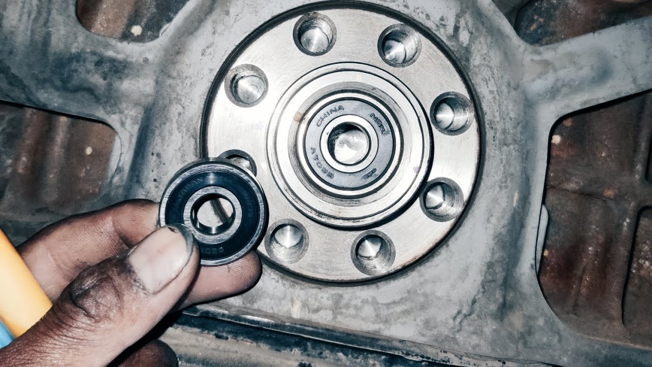 TOYOTA INNOVA KA ((FLY WHEEL BEARING)) KESE NIKALE STEP BY STEP!! - YouTube