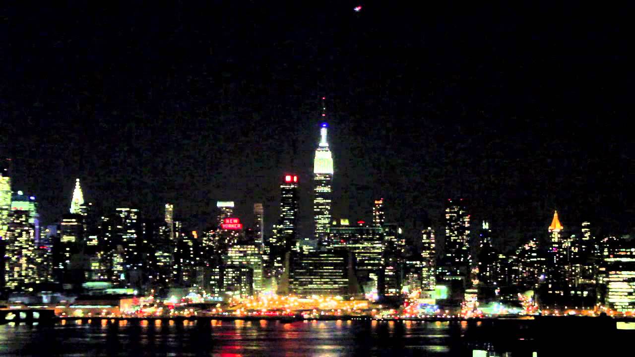 Empire State building light show - YouTube