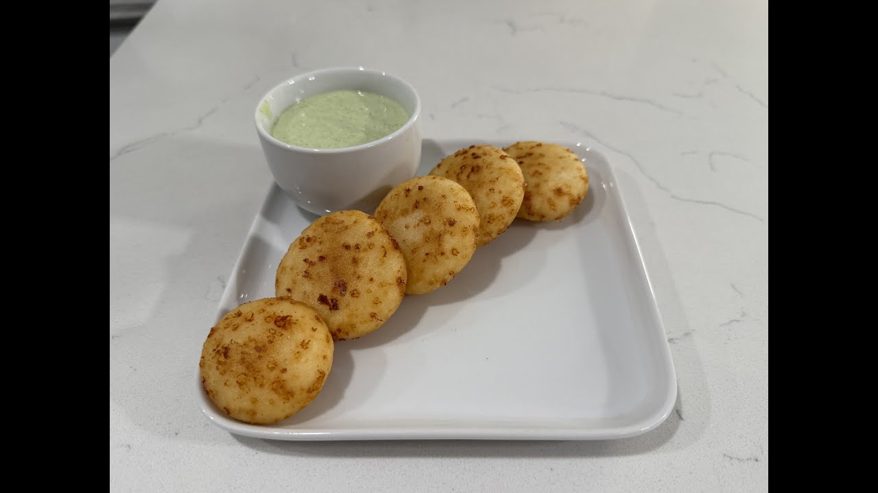 Como Hacer Mini Arepas con Salsa de Cilantro - YouTube