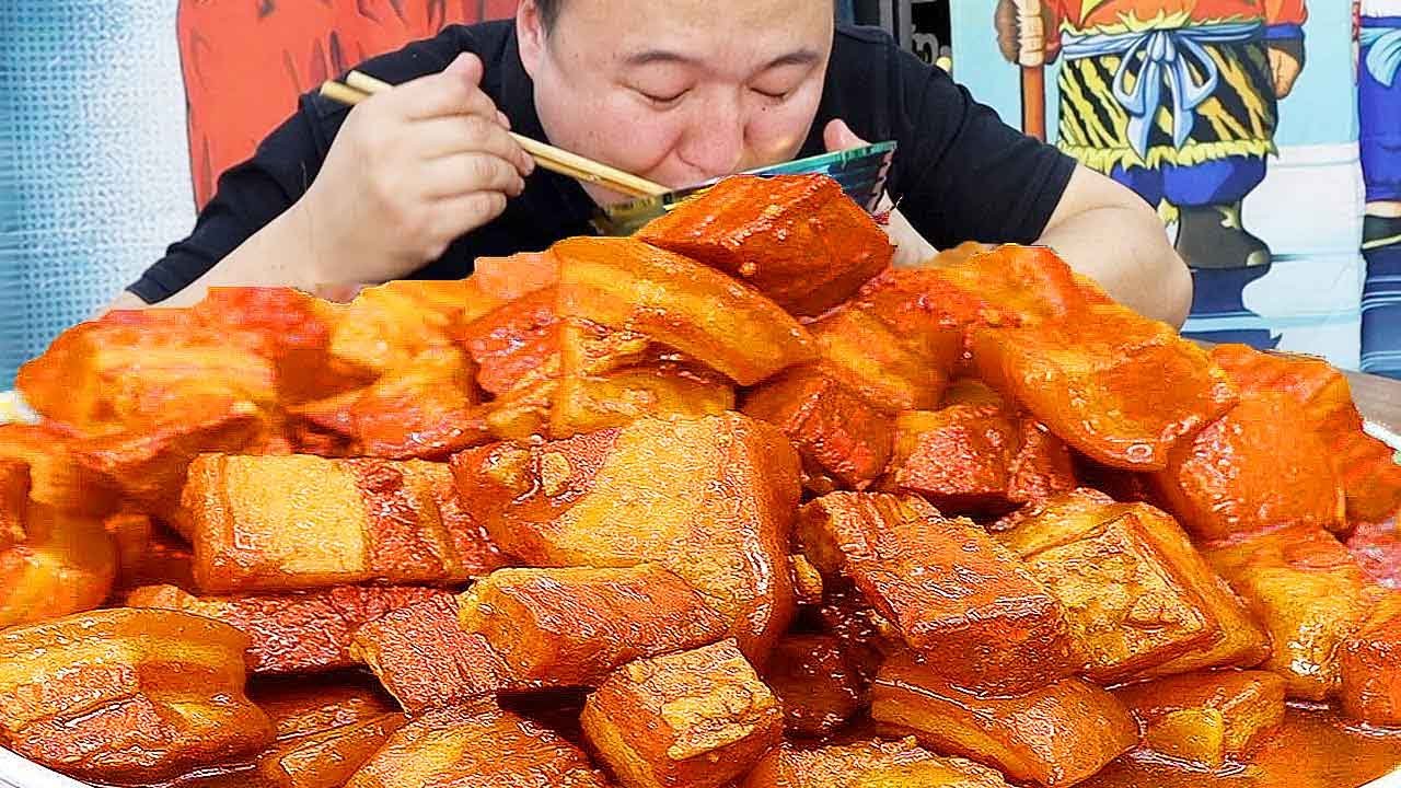 10KG pork belly is made into braised pork, fat but not greasy, it is ...