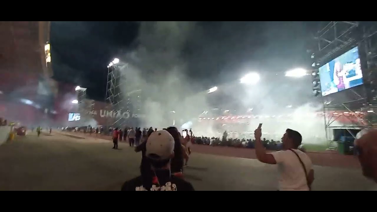 ROCKIN' 1000 | Inicio do show vista do Backstage_2 - YouTube