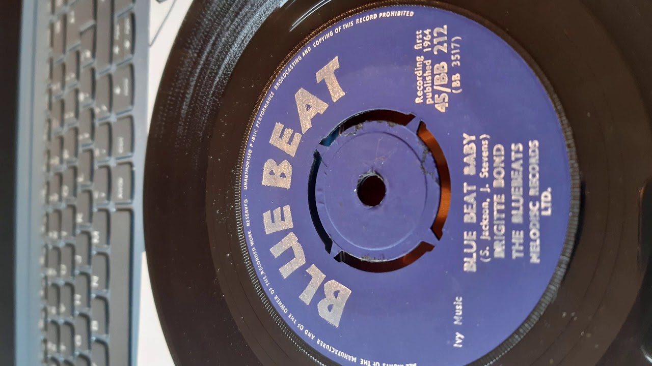 Brigitte Bond Blue beat baby - YouTube