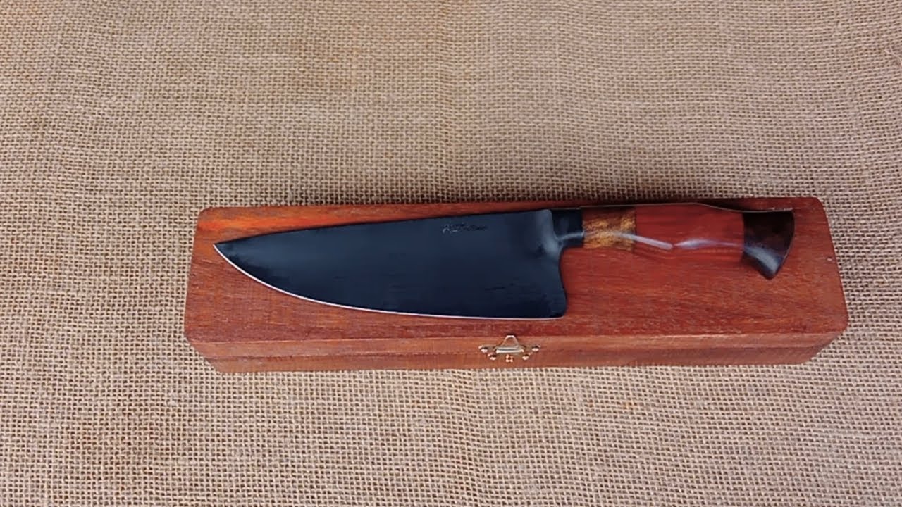 Faca Chef integral, feita em aço carbono com pastilhas caldeadas. - YouTube